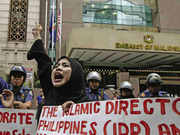 Filipino Muslims, leftwing groups condemn Aquino ‘mishandling’ of Sabah ...