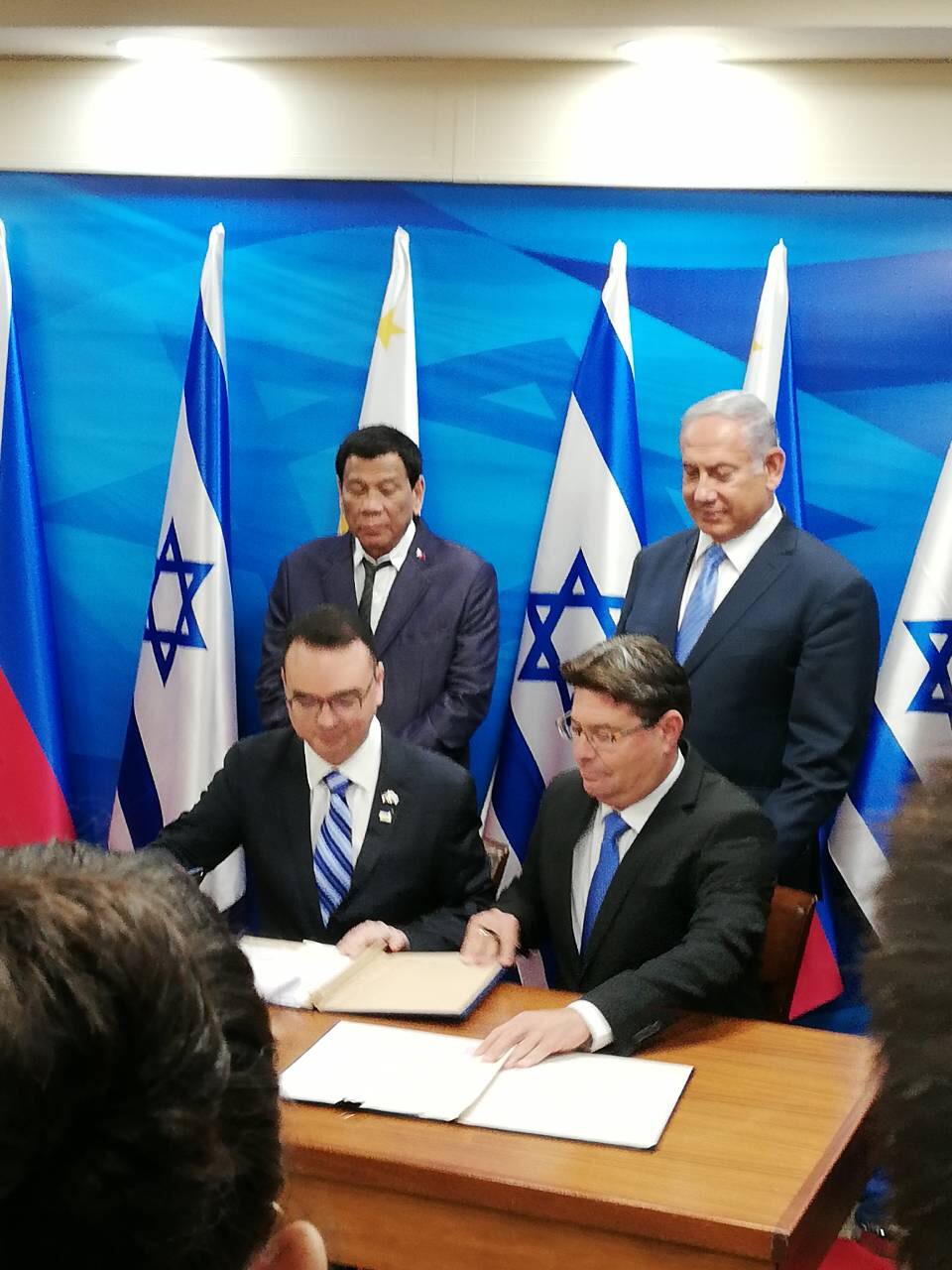 Duterte, Israeli PM Netanyahu meet; witness signing of deals | Global News