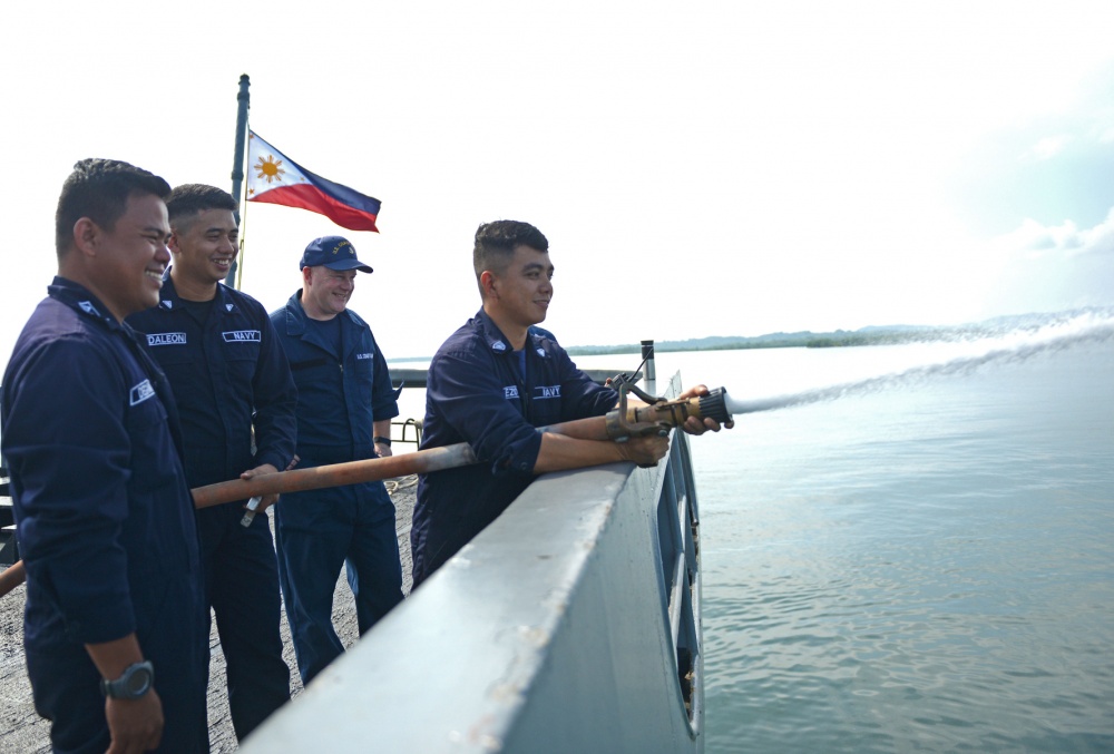 US Coast Guard holds small boat training for PCG | Global News