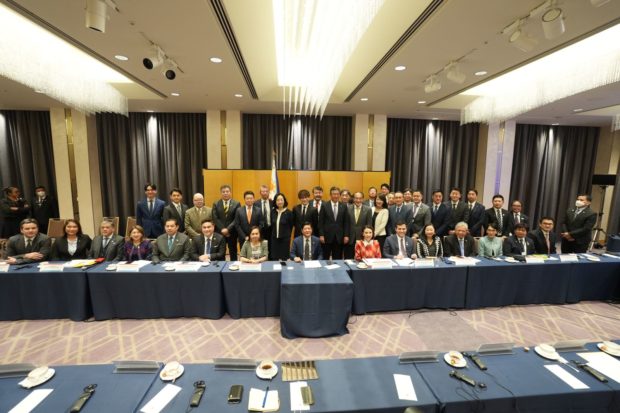 Marcos woos Japanese to learn English and study in the Philippines ...