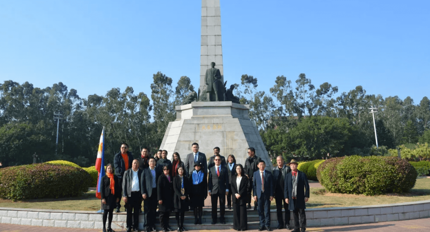 Dr. Jose Rizal, his Chinese immigrant forebear Domingo Lamco & other Filipino heroes with ...