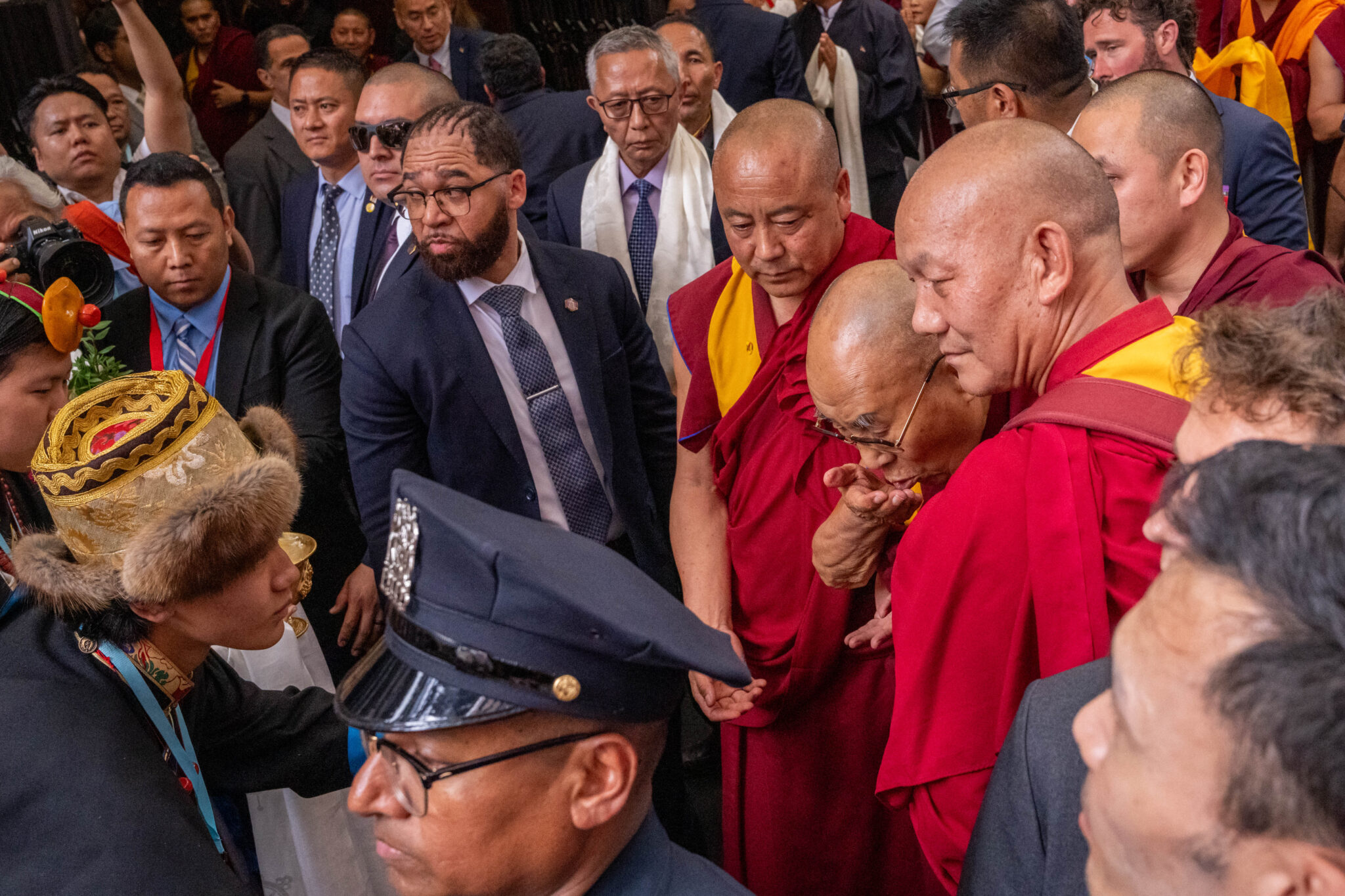 Dalai Lama arrives in US for knee treatment