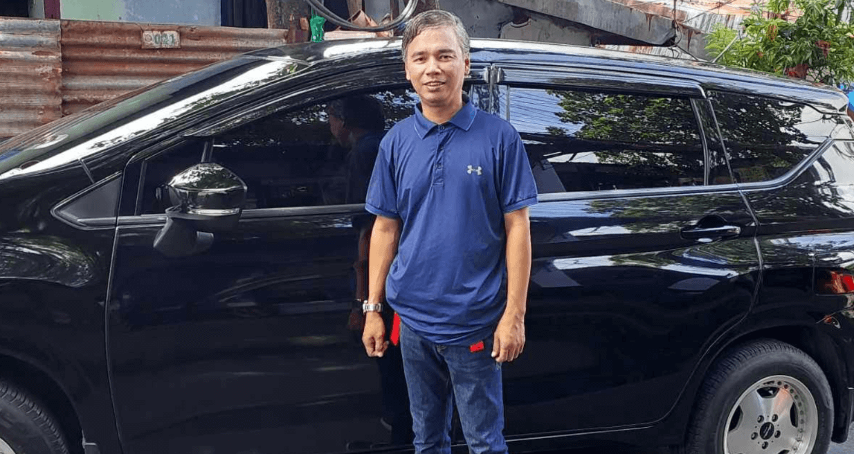 Eyes on the prize: One man rides high to reach his goal