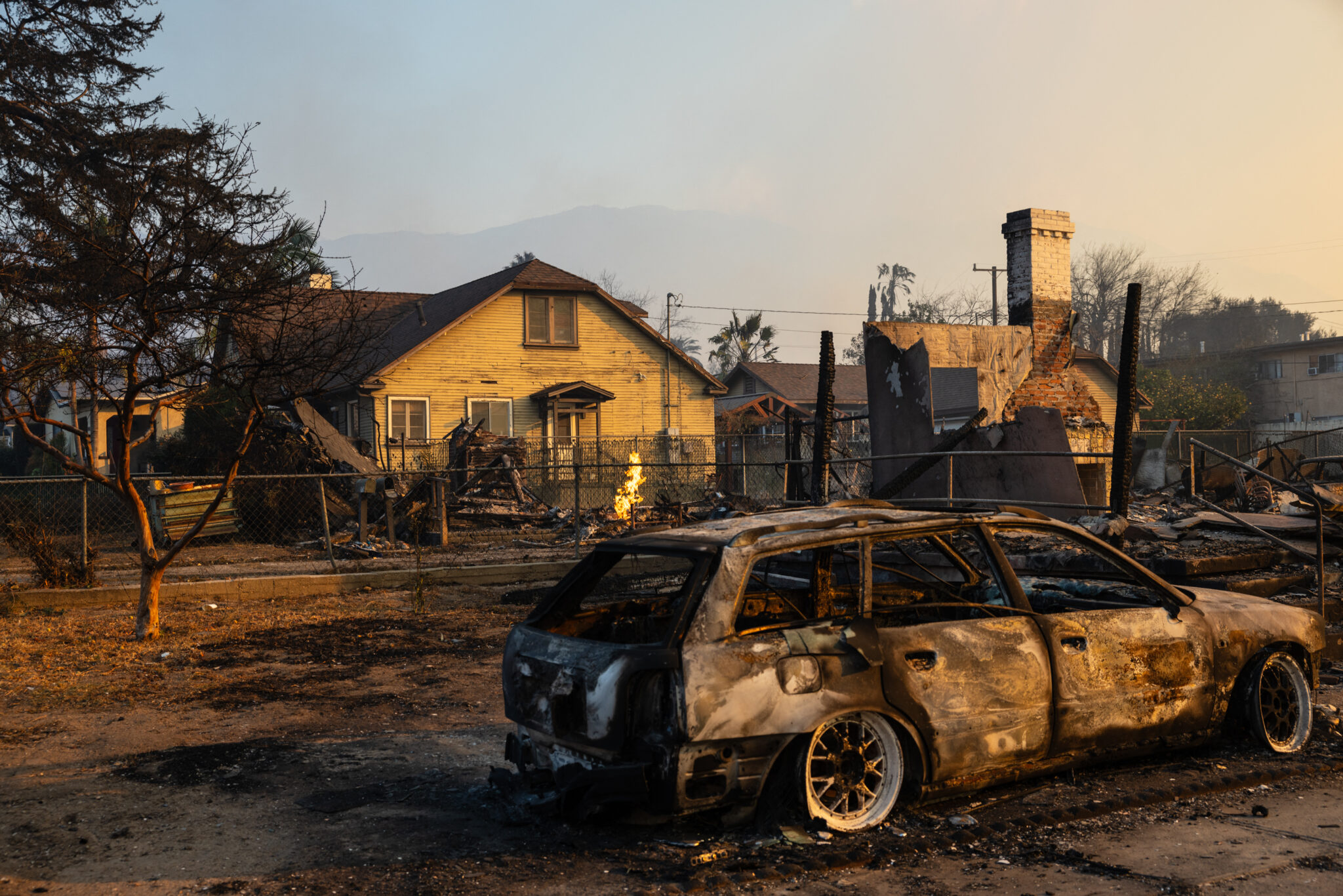 Los Angeles wildfires rage on as National Guard called in