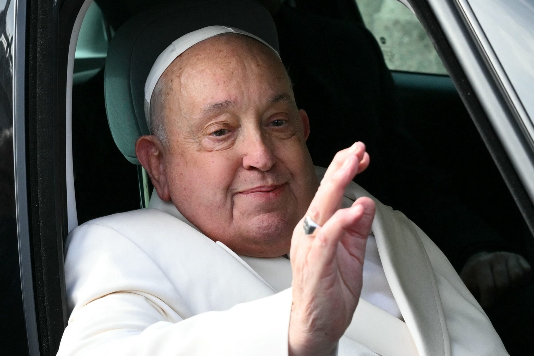 Pope Francis slept well, reading papers in hospital: Vatican