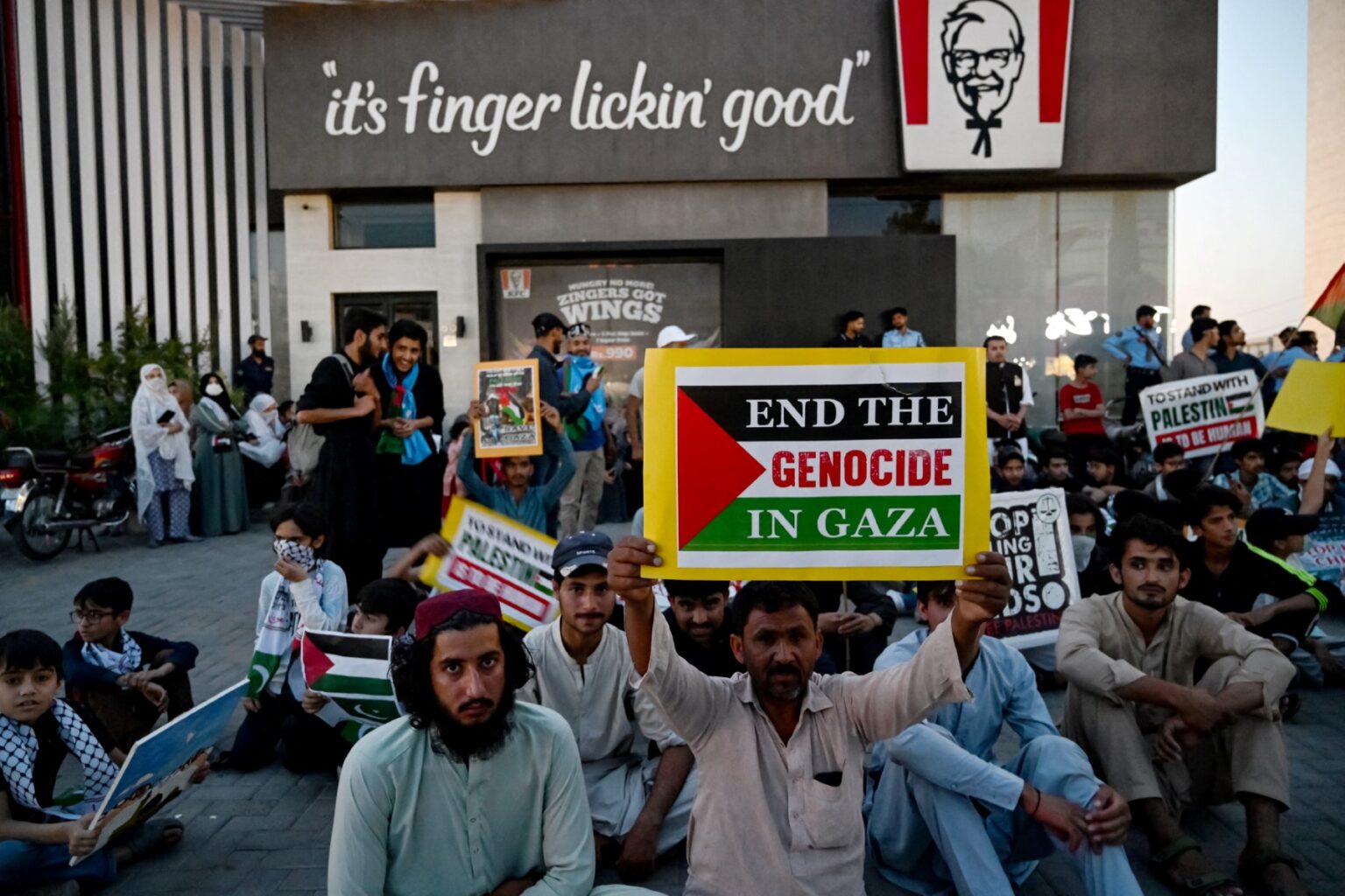 Spate of KFC attacks: Pakistan police arrest 160 people