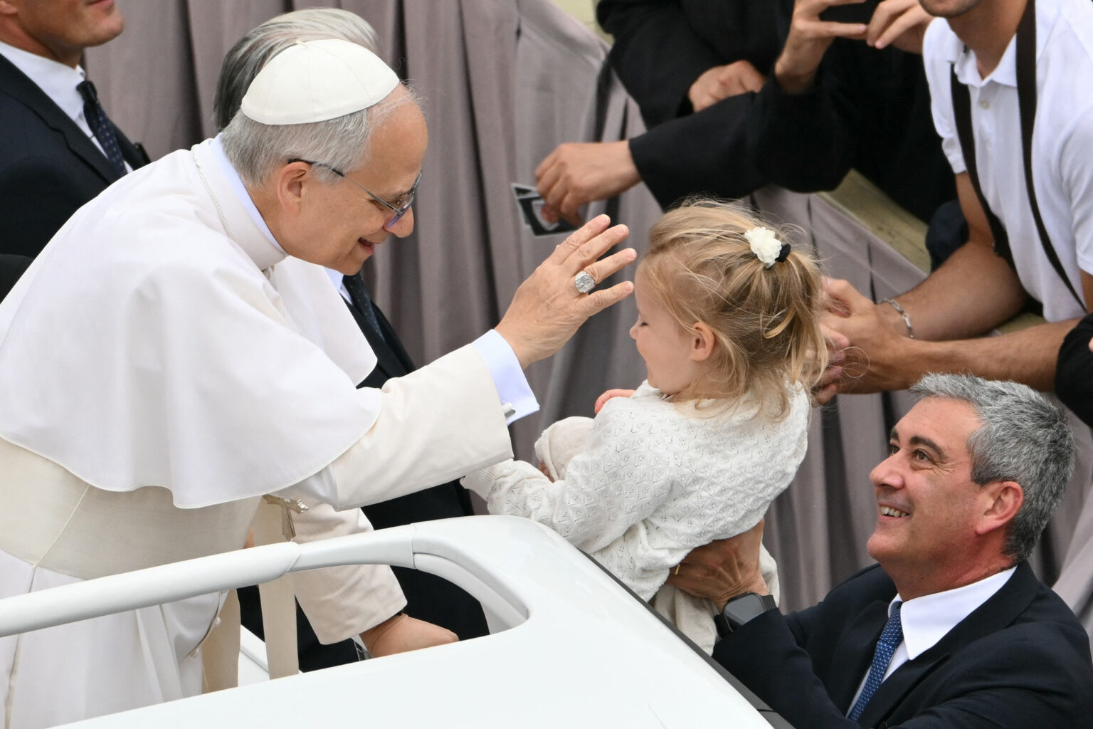 Pope calls for 'sufficient humanitarian aid' into Gaza
