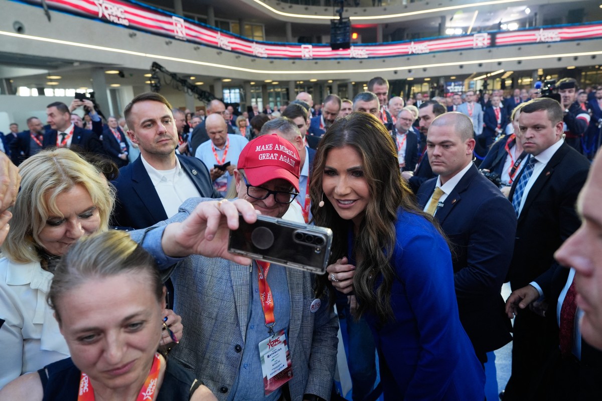 Polish Trump fans gather to 'Make Poland Great Again' | Global News