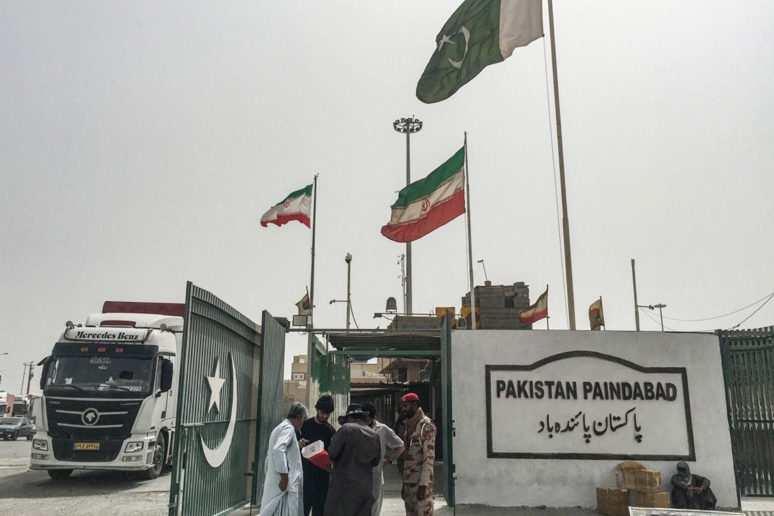 Pakistan shuts border with Iran as Tehran trades strikes with Israel