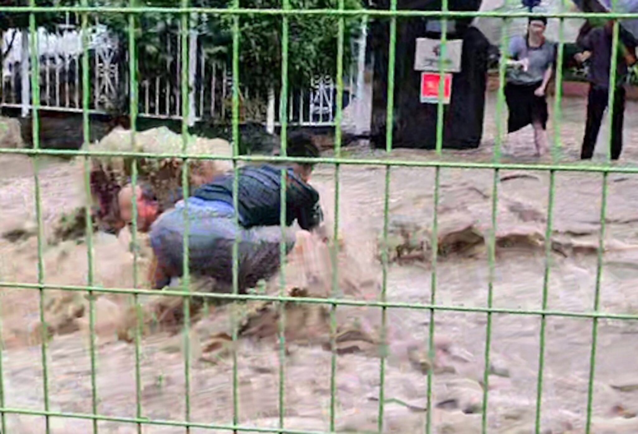 S. Korean men wade into rushing waters to save stuck stranger