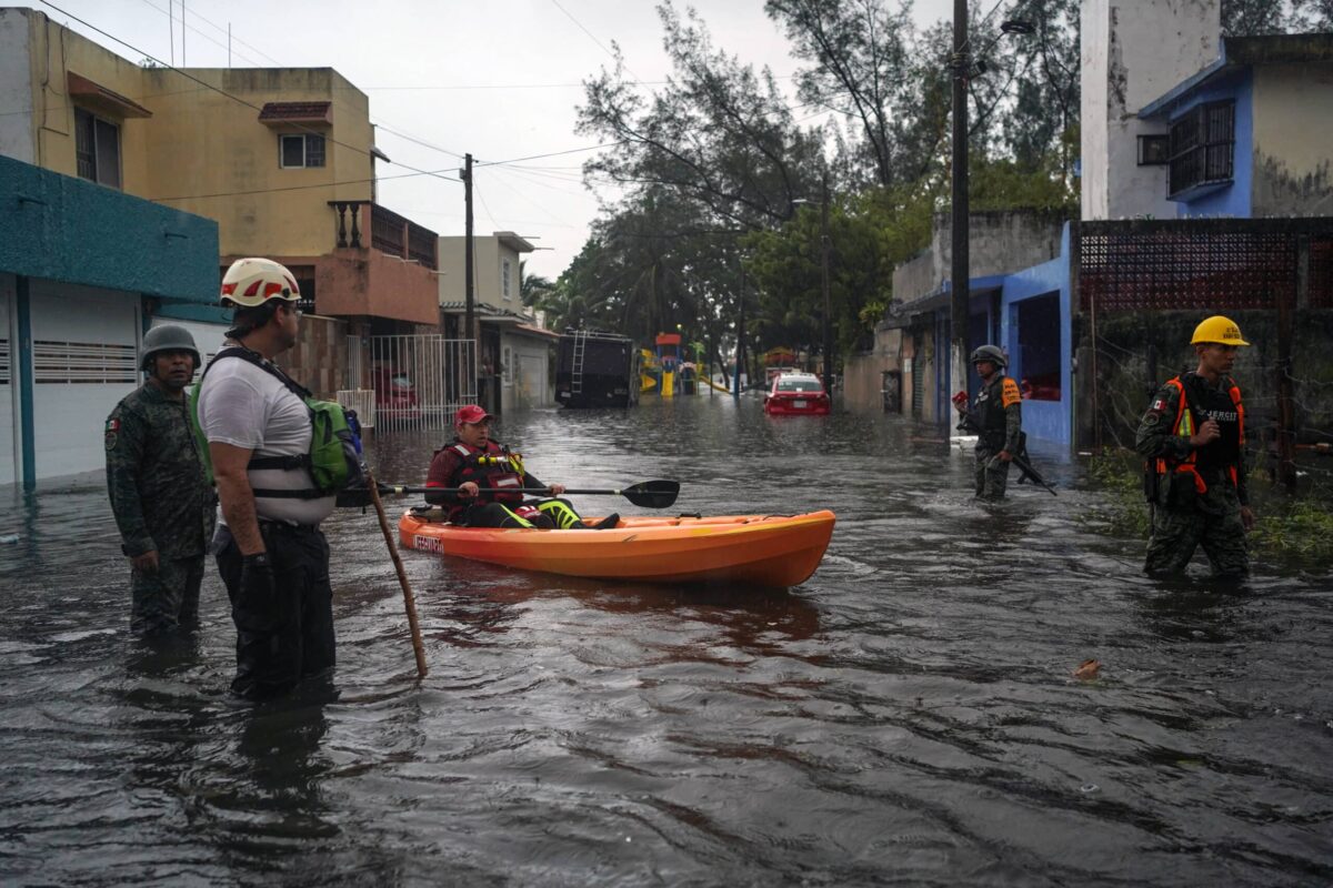 Mexico airport suspends operations due to floods