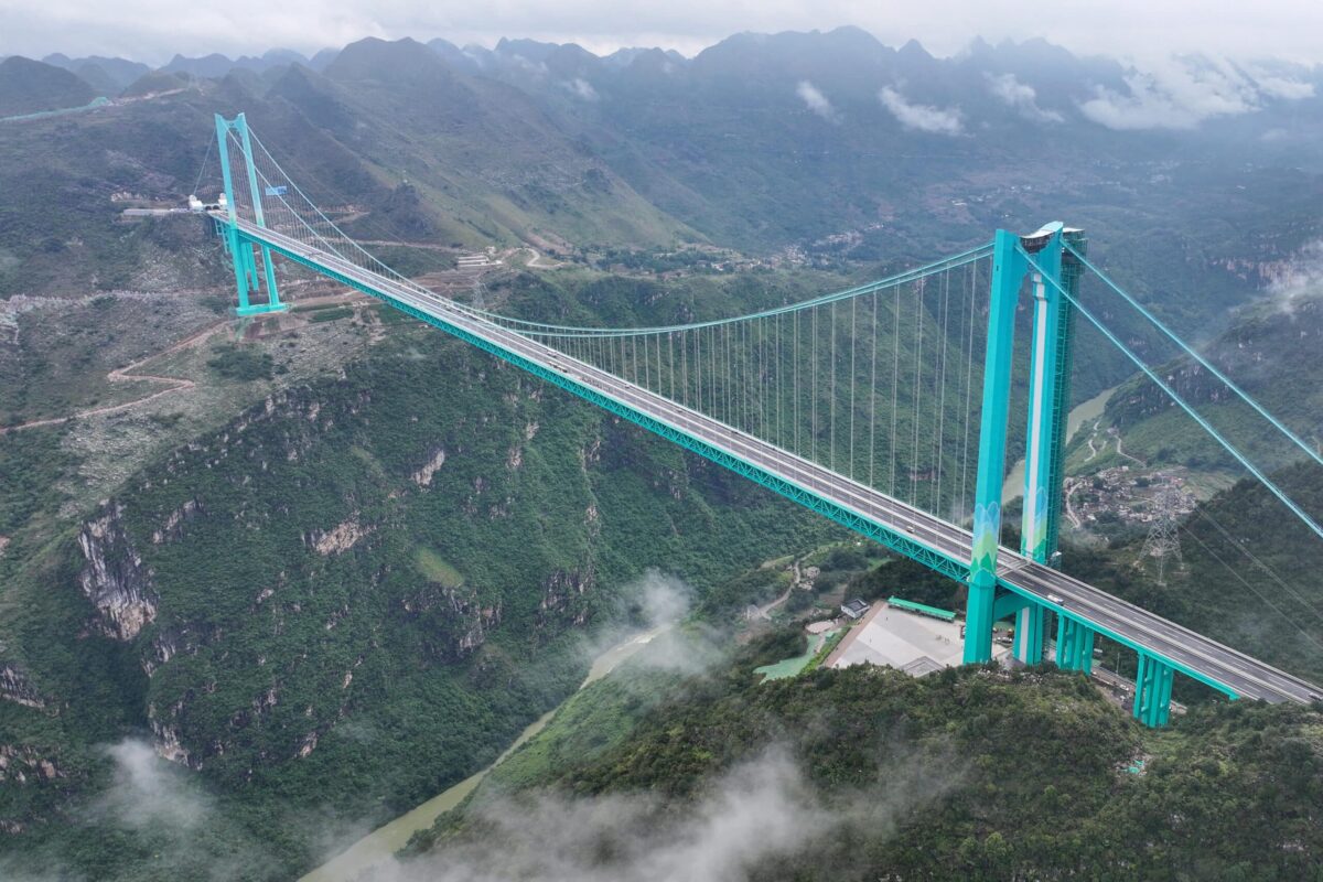 World's highest bridge opens to traffic in China