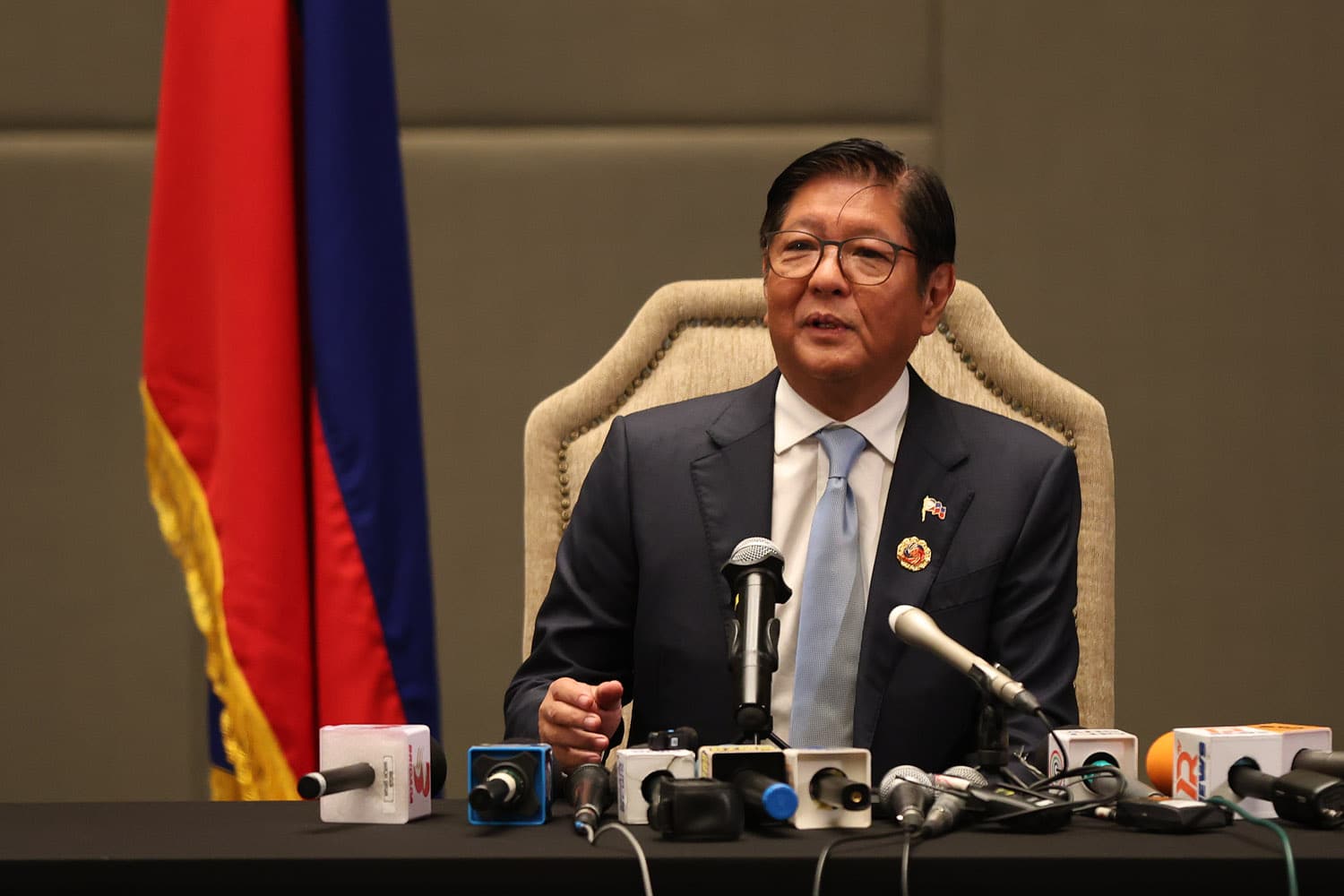 Marcos receives newly arrived diplomats