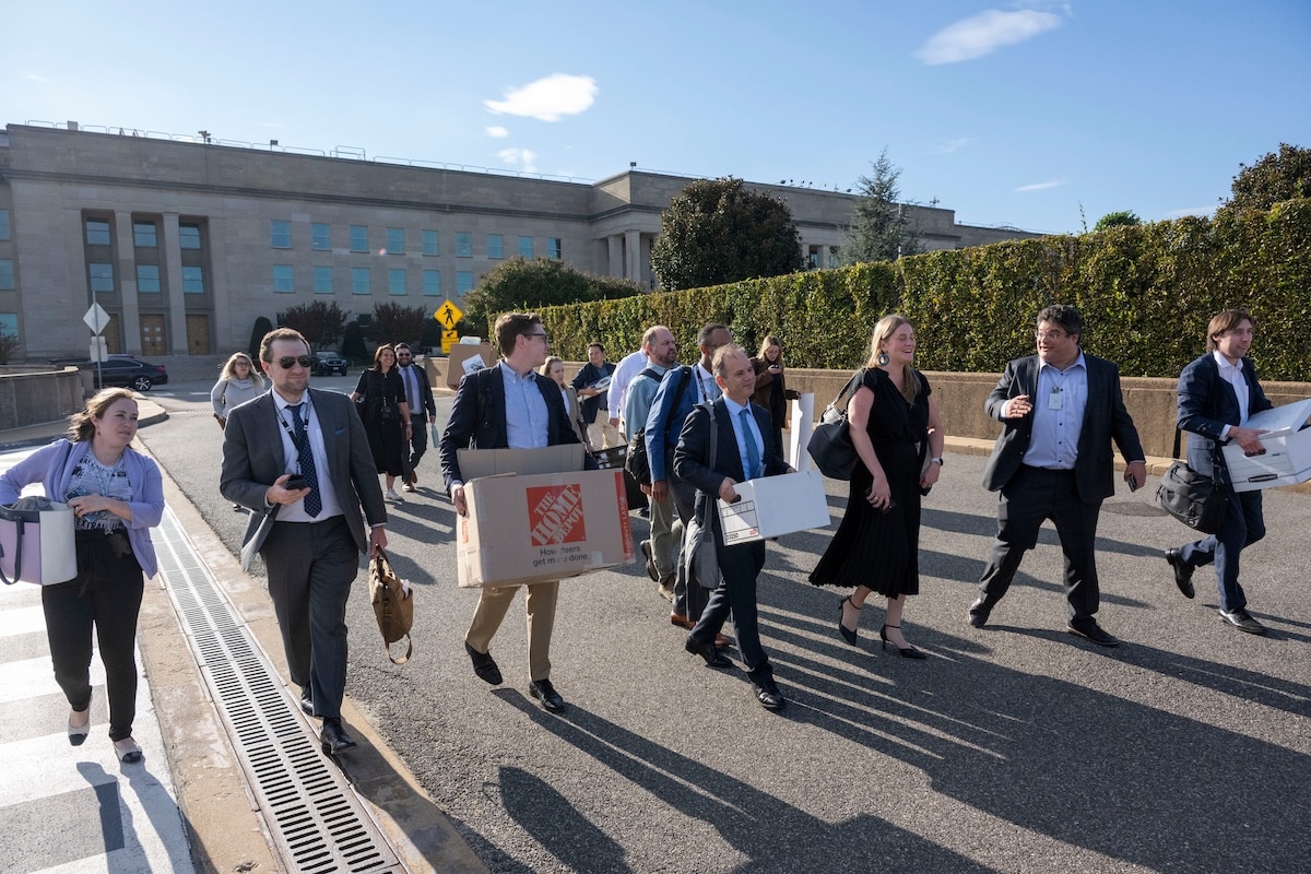 Journalists exit Pentagon rather than agree to new reporting rules