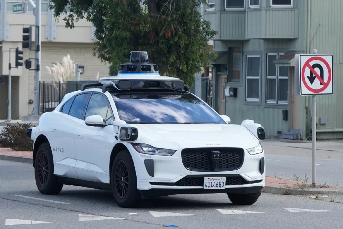 Cops flag a self-driving Waymo: Who gets ticket?