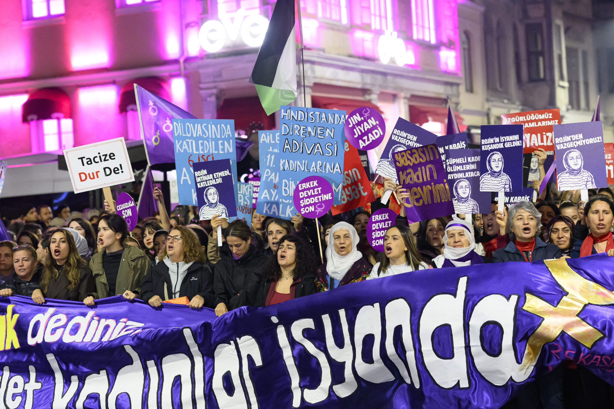 Thousands rally in Turkey against violence towards women