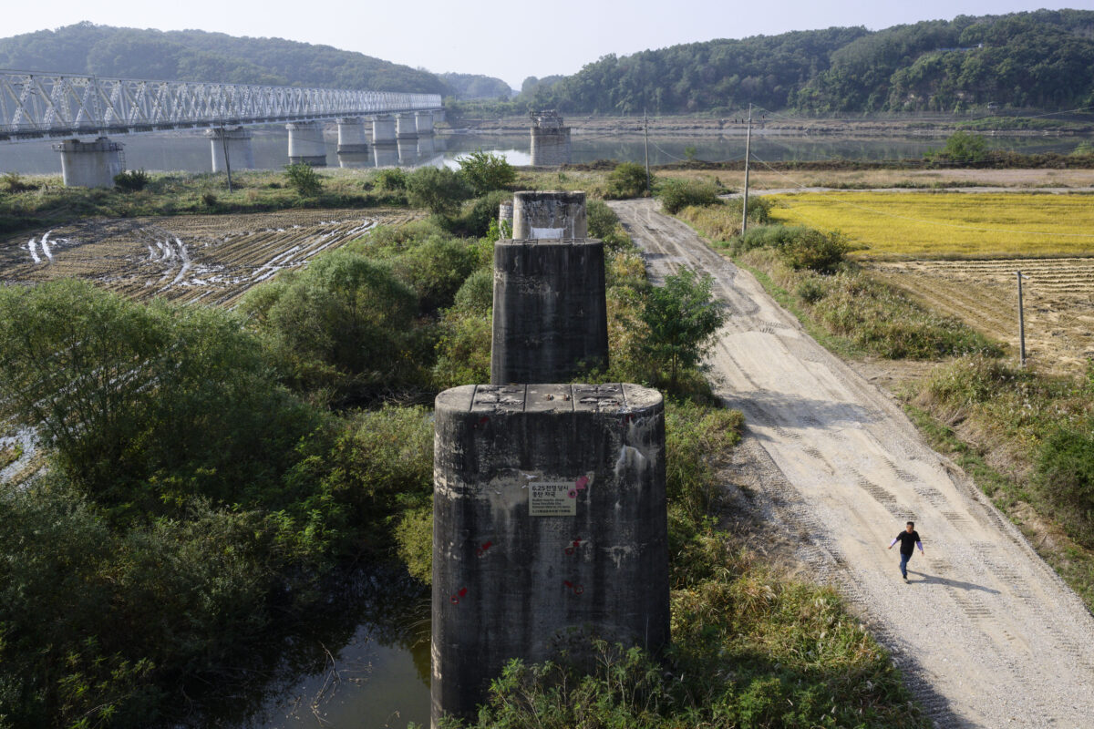 Explosion in DMZ injures South Korean soldier: Seoul