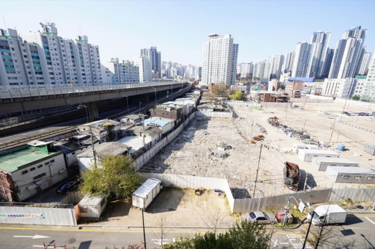 Seoul's last red-light district fades: demolition begins