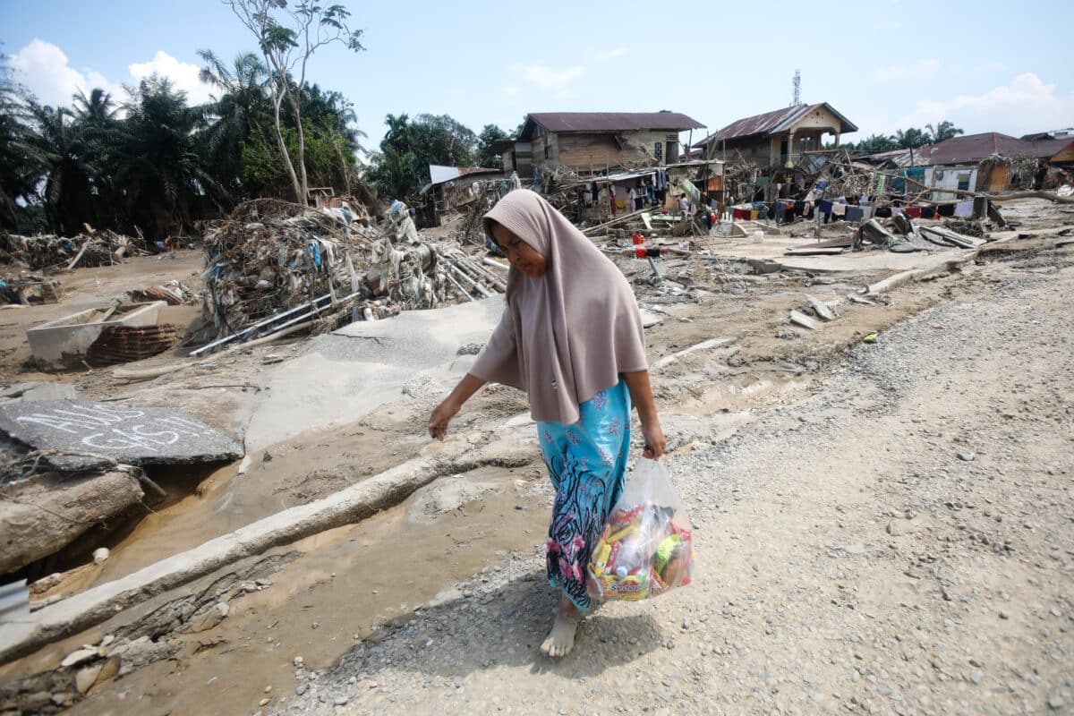 Survivors plead for urgent aid after desdly floods, landslides in Asia