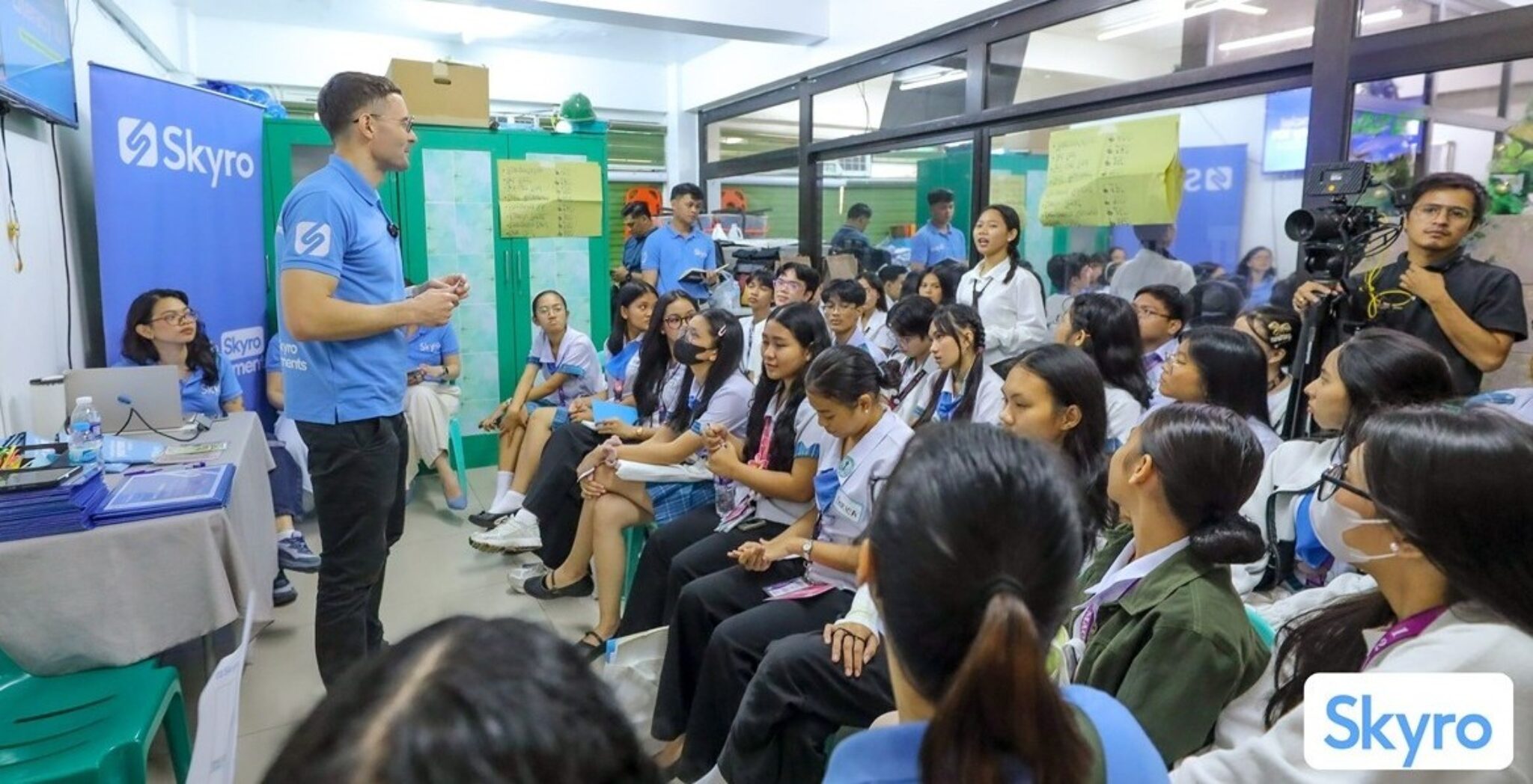 Skyro empowers Parañaque National High School seniors with its first ...