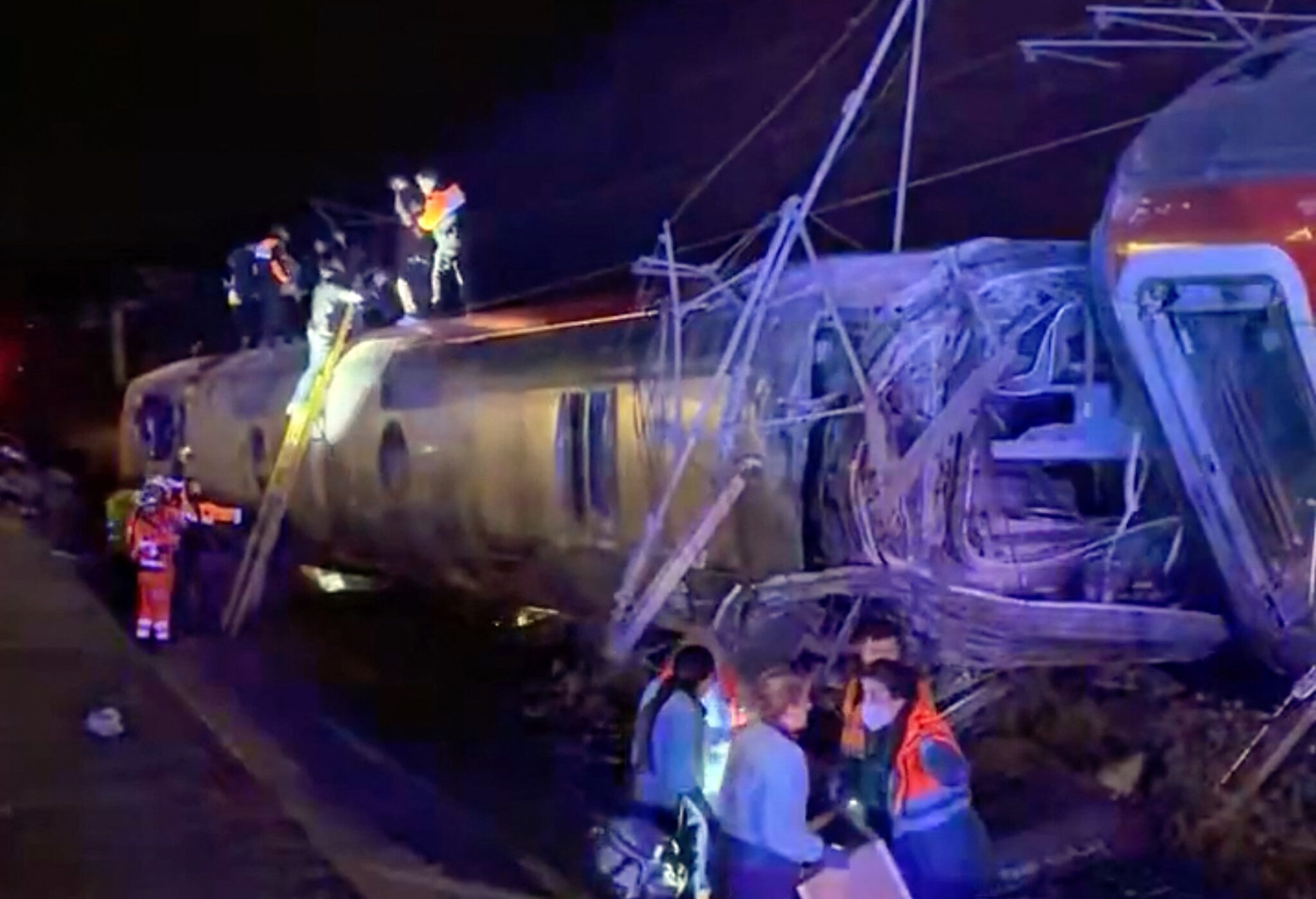 Spain rail collision leaves at least 21 dead