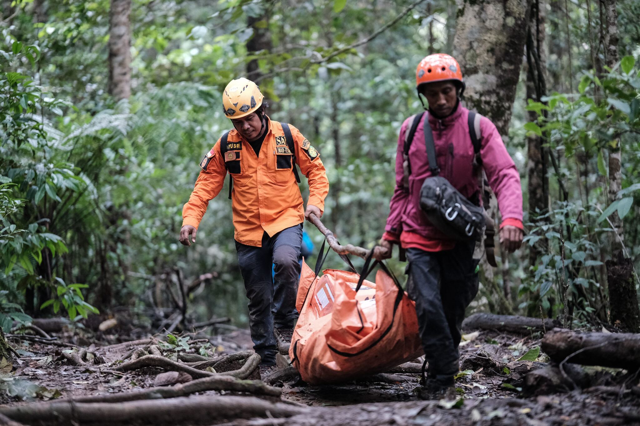 Indonesia plane crash: rescuers find debris, one body